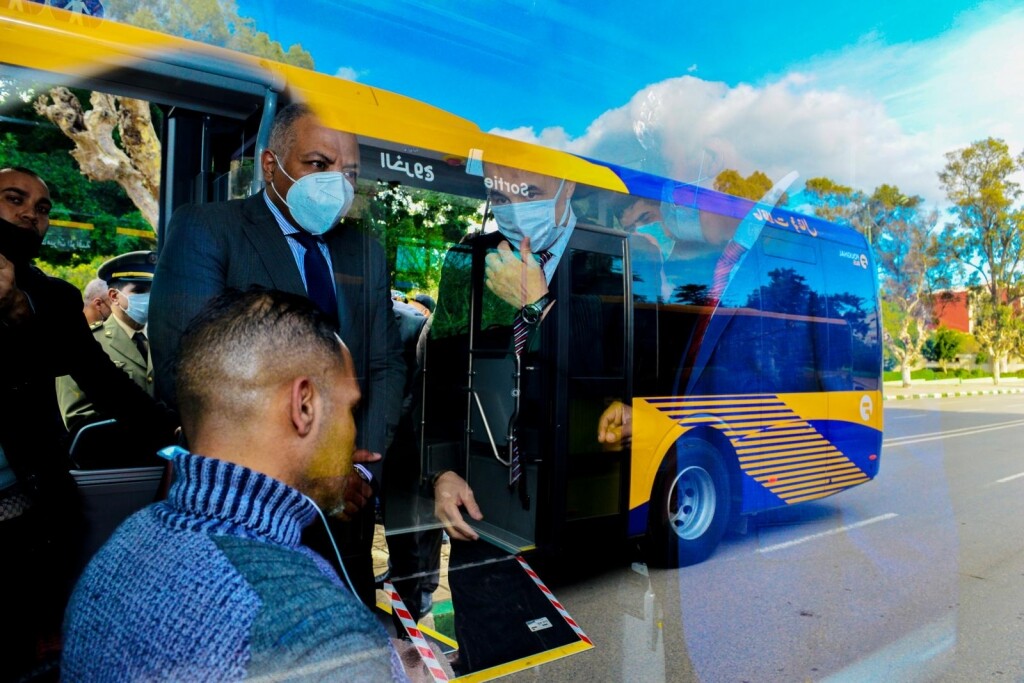 Des bus nouvelle génération, fabriqués au Maroc, entrent en service à ...