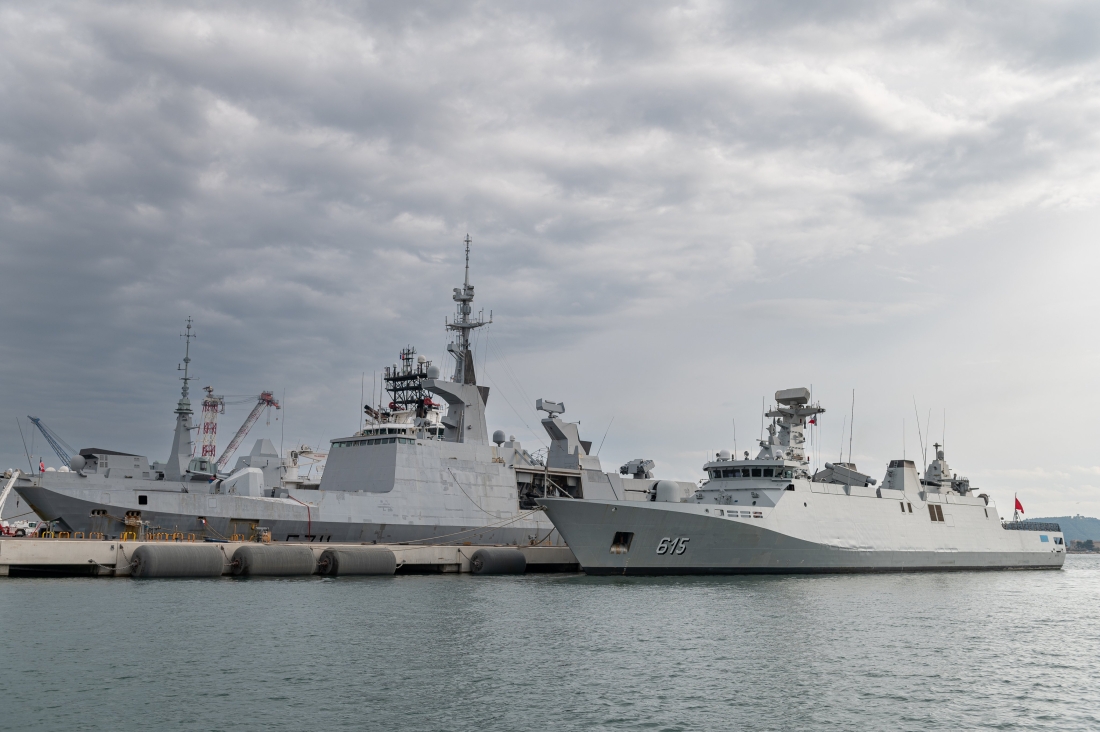 Exercice naval conjoint entre les frégates de la Marine Royale et la ...