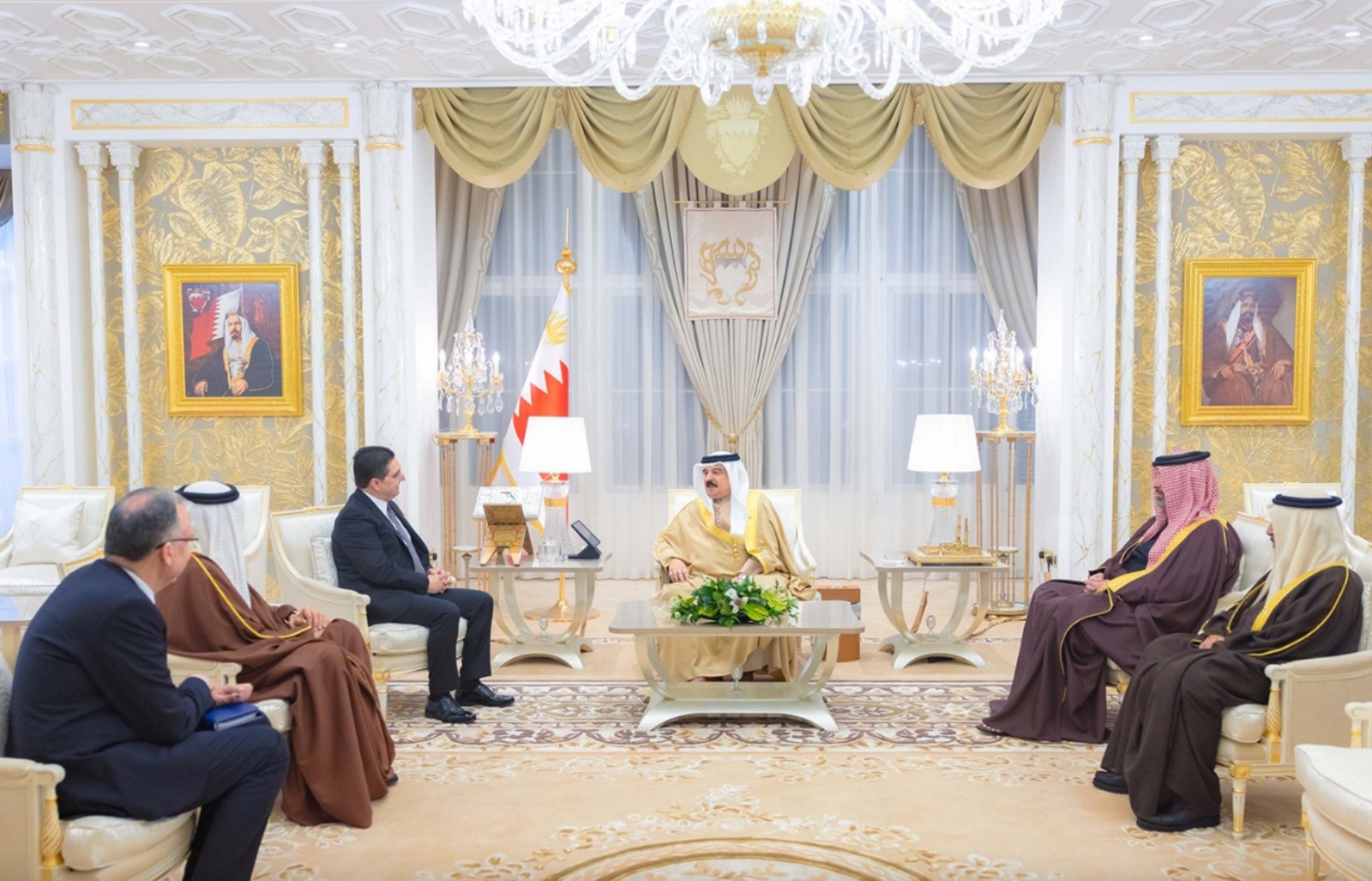 Nasser Bourita reçu par le roi du Bahreïn, Hamad Ben Issa Al Khalifa ...