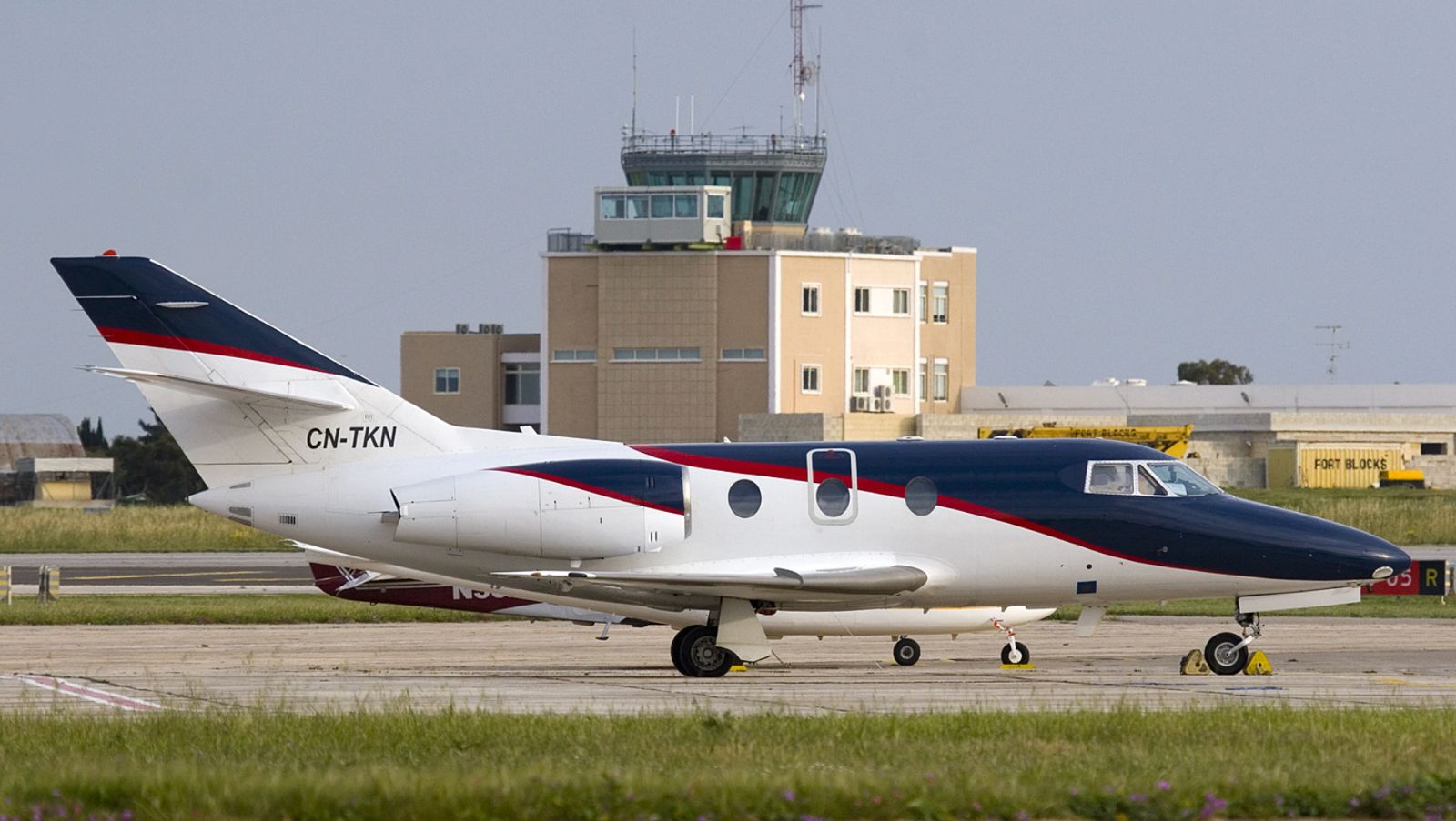 Le jet Falcon 10 écrasé en Afghanistan n’était plus immatriculé au ...