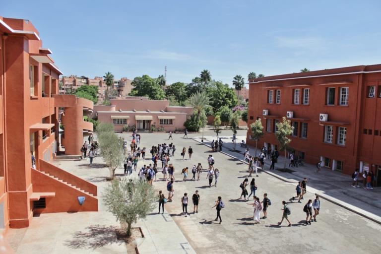 Voile et mission française au Maroc: une école de l'AEFE condamnée à ...