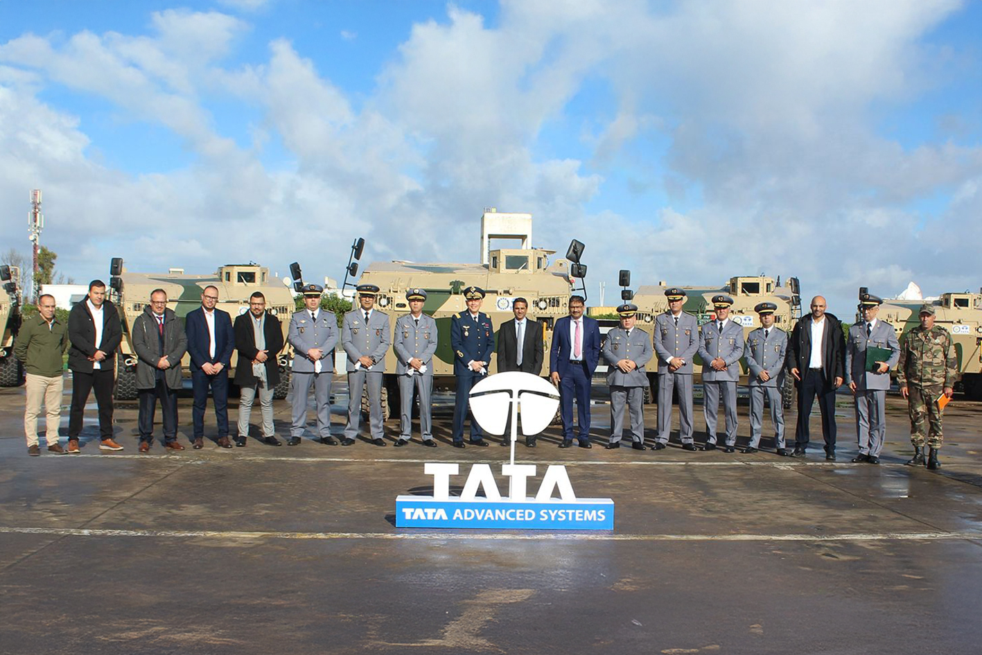 Tata Advanced Systems livre aux FAR les premiers blindés WhAP fabriqués ...